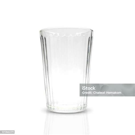 흰색 배경에 물이나 음료에 대한 빈 유리 클리핑 경로와 함께 0명에 대한 스톡 사진 및 기타 이미지 0명 3차원 형태