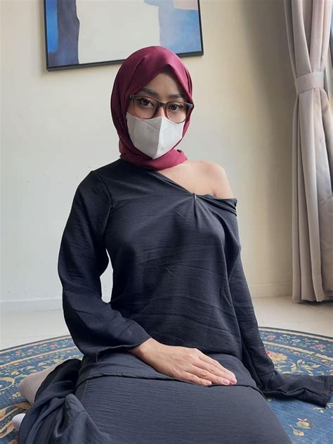 Allow me to dress like this. : r/HijabiXXX