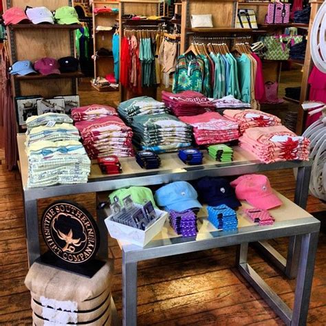 30 T Shirt Displays Ideas Tshirt Display Shirt Display T Shirt Display