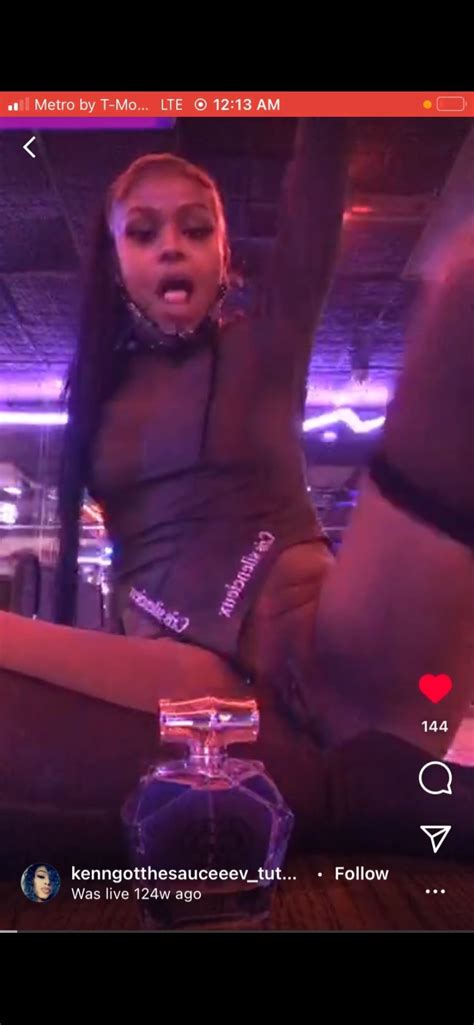 Kennedy Showing Her Pussy On Live Shesfreaky