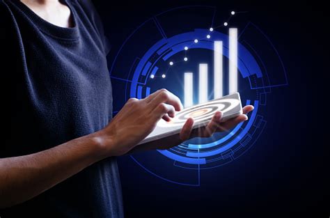 비즈니스 개념을 타겟팅하는 성공 목표 태블릿을 이용한 컨셉 비즈니스는 판매 데이터와 경제 성장 그래프 차트 성공 목표 및 그래프 성장 개념에 대한 비즈니스 개발입니다 공연에