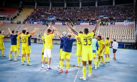 Футболистите на Левски се прибраха в София феновете са още в Скопие България Новини Futbol Tv