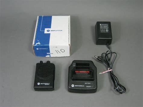 Motorola Minitor V UHF EMS EMT Fire Pager W Stored Voice Battery Charger Clip