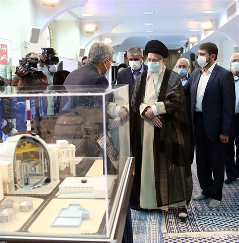 تصاویر بازدید رهبر انقلاب از نمایشگاه دستاورد‌های هسته‌ای
