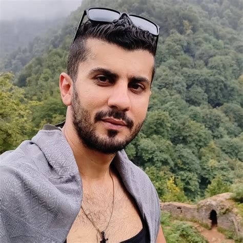 Ebi Raghnejad Ebi Raghnejad • Threads Say More