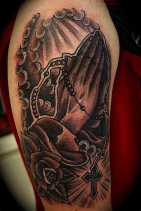 Praying Hands And Rosary Praying Hands Tattoo Design Hand Tattoos