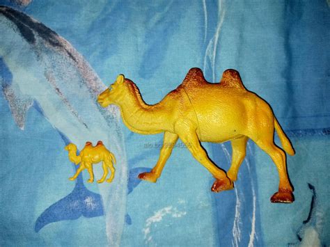 Фигурки Камили Играчки София Фигурки Камили състояние добро голямата фигурка може т