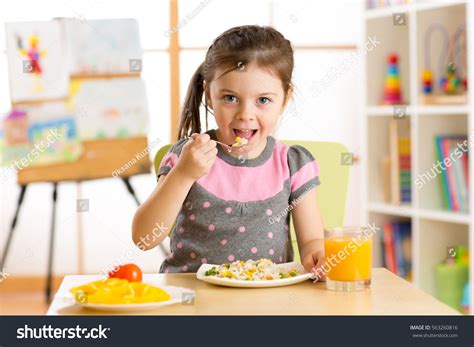 11 866 밥 먹는 아동 이미지 스톡 사진 및 벡터 Shutterstock