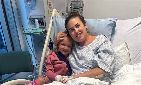 Hero Mom Who Saved Daughter 4 From Oncoming Car Now In Recovery Daily Mail Online