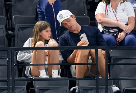 Vivian Lake Brady Tom Bradys Daughter Stays True To Gisele