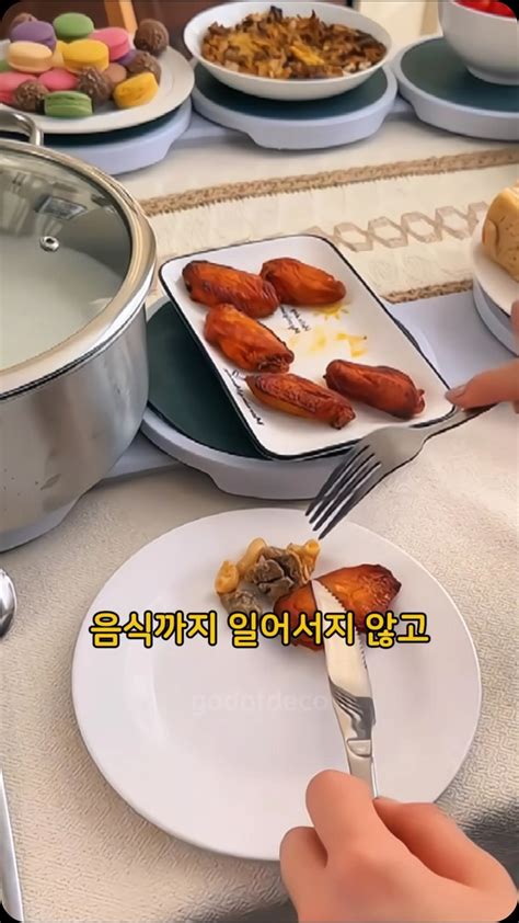우리집 간식창고 간식 팬트리를 소개할게요 이동이 편리하고 높이 조절도 가능한 선반에 자주 마시는 음료나 과자 라면 간식들을 보관하기 좋아요 심플하고 활용도가 높은 이