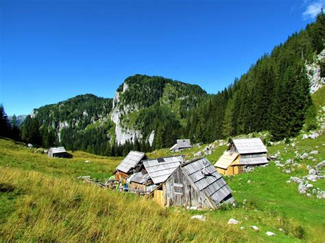 Vodnikov Dom na Velem Polju - Triglav Tours