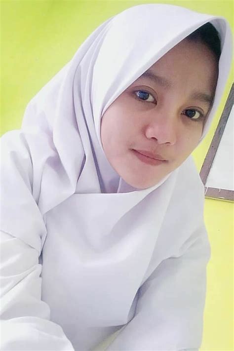 Siswi Jilbab SMA Cantik rok pendek | Sma, Novel, Cerita