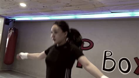 복싱 기본 자세 ㅡ 원투 스트레이트를 치는 발목과 허리 어깨 주먹의 흐름을 위한 자세 연습 및 스텝을 위한 줄넘기와 달리기 훈련 탑 복싱 클럽 훈련 Youtube