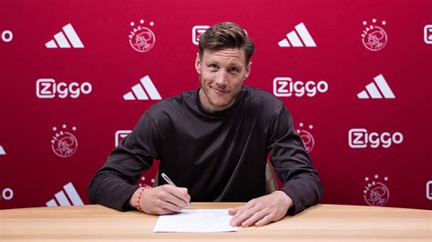 Rugnummer 25 Weghorst Volgt Huntelaar En Dolberg Op