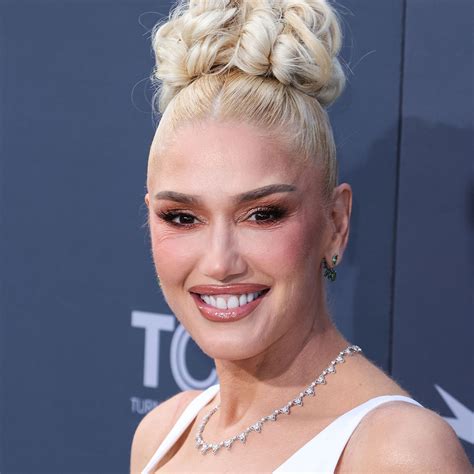 Gwen Stefani Is The Latest Celebrity To Rock The No Pants Trend In Fishnet Tights On The