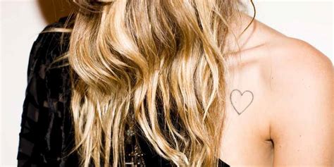 ۳۰ طرح تاتو روی سینه دخترانه شیک و خاص