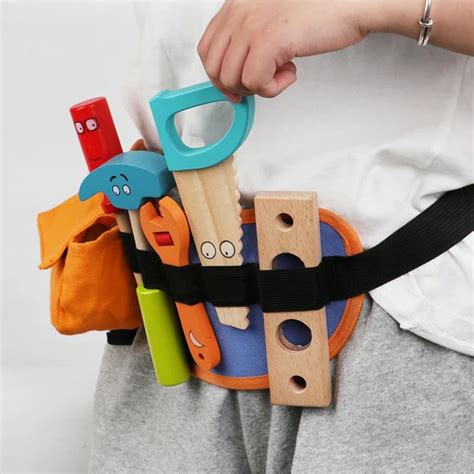 Trusa Din Lemn Curea Reglabila Cu Scule Micul Mester Allmati Shop