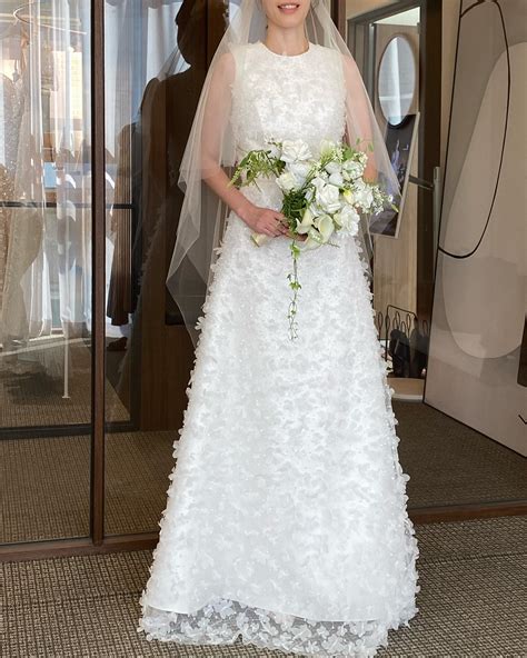 포마이시스 웨딩드레스 Roa White Dress Capsule Look 1 로아 캐미솔 디자인에서 단정한 원목으로 리디자인 된 로아 화이트 드레스입니다 생동감