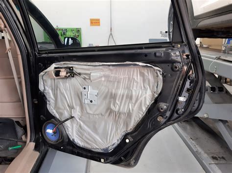 카렌스 자동차 문이 잠겨서 안에서 밖에서 모두 열리지 않음 카렌스 뒤 차 문이 안쪽과 바깥쪽에서 안 열림 자동차 도어록 고장