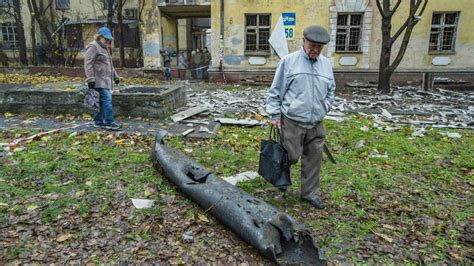 Росіяни будують нові оборонні укріплення стверджують у розвідці Британії головні новини про