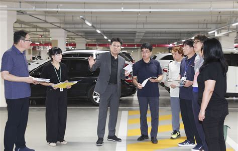 전기차 포비아 조기 불식 공동주택 충전시설 점검 나선 김정헌 구청장