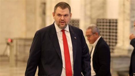 Пеевски Министърът на спорта незабавно да освободи ръководството на Българския спортен