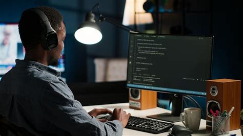 Lopérateur De Réseau Met à Niveau Le Script Et Combine Le Code Html