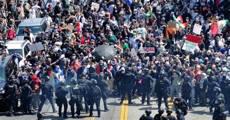La Anti Ice Protests Spread Across Country To Chicago Dallas New York