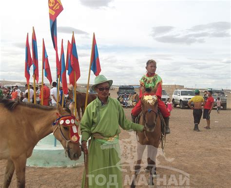 Сумын Алдарт уяач Ц Батболд Миний өвөөг хурдан шувуун саарлаар нь нутаг орныхон анддаггүй