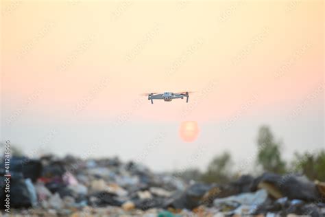 Flying Drone Pilots Take Pictures Of The Garbage Pile To Explore The Flying Drone Pilots Take Pictures Of The Garbage Pile To Explore The