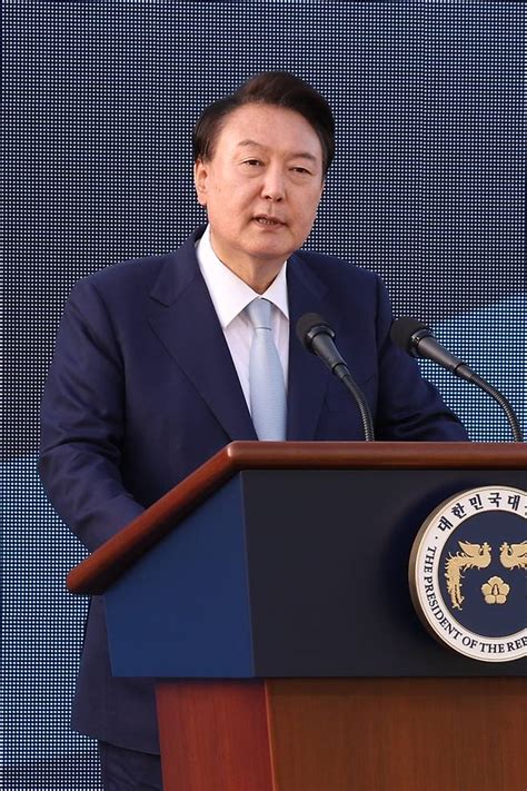 ‘1호 영업사원 윤 대통령 80억 인류가 고객 되도록 세일즈 외교에 박차”