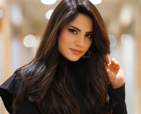 Neelam Muneer Biography