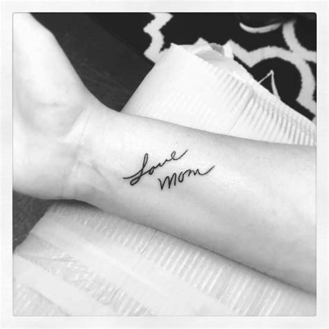 Mom Calligraphy Tattoos Word Mom Tattoo Style Lettering On Heart Shape