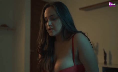 Aliya Naaz Bikini Scene In Andha Dhundh Aznude