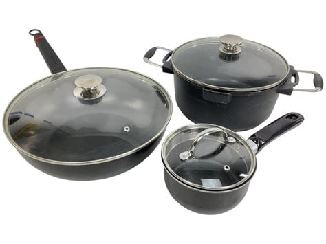 Lot 8 Assorted Cooking Pots And Pans