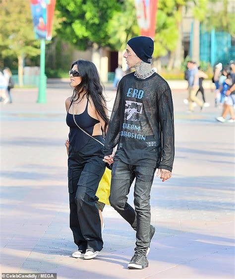 Kourtney Travis And Reign At Disneyland Rkuwtk
