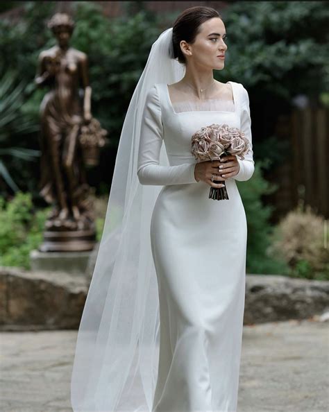 Pin By Hasti Angel On Wedding Dresses Minimal Wedding Dress Gorgeous Wedding Dress Classic