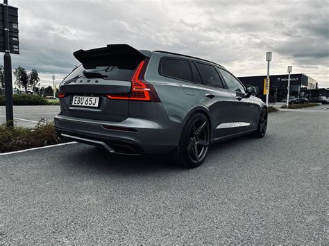 Volvo V60 R Design 2021 Garaget