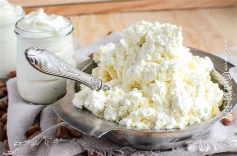Греческий йогурт особый вид йогурта который отвешивают давая стечь лишней сыворотке