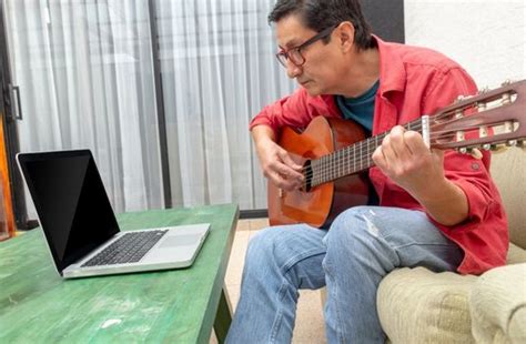benefícios que você obterá se fizer uma aula de música online