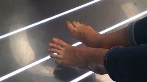 Emma Ishta Australian Model Wiggling Her Super Long Toes Emma Ishta