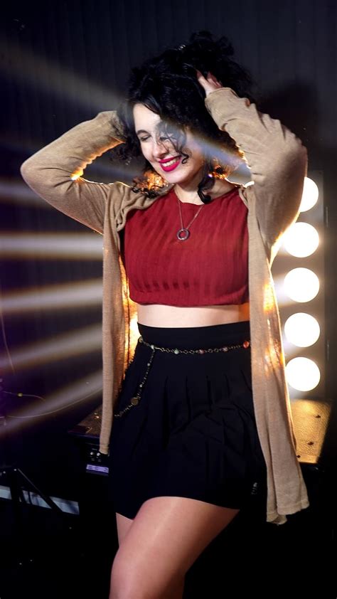 Rockmina Gigantischer Rock Ton An