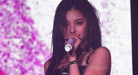 Pin Von Zyanya Auf Itzy Merchen