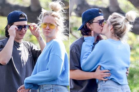 Pitch Perfect” Star Anna Camp And Girlfriend Jade Whipkey Share A Kiss