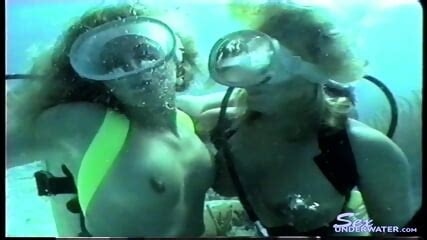 Sexunderwater E Scuba Girls Play In The Ocean Underwater In Ocean Play
