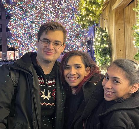 Cu C S Ng Kh C Bi T C A C P Ch Em Song Sinh D Nh Li N N I Ti Ng T Sinh Ho T M I Ng Y N Vi C