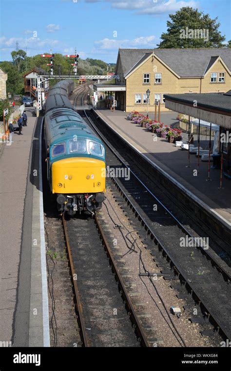 Class 45 Diesel Electric Locomotive 45041 Royal Tank Regiment Arrives