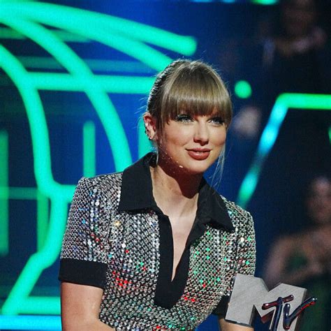 Taylor Swift Bangs 2022