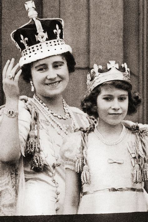 Queen Elizabeth Ii Fashion Pictures Over Time Photos Of Young Queen